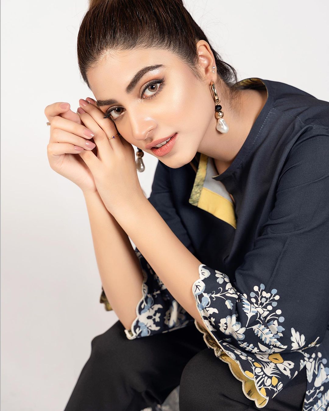 Kinza Hashmi Featured In Lulusar's Latest Collection | Reviewit.pk