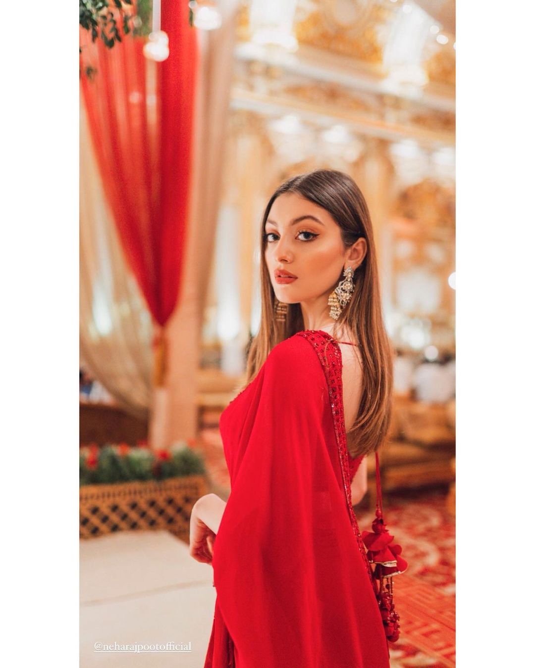 Neha Rajpoot Looks Stellar At Her Friend's Wedding Events | Reviewit.pk