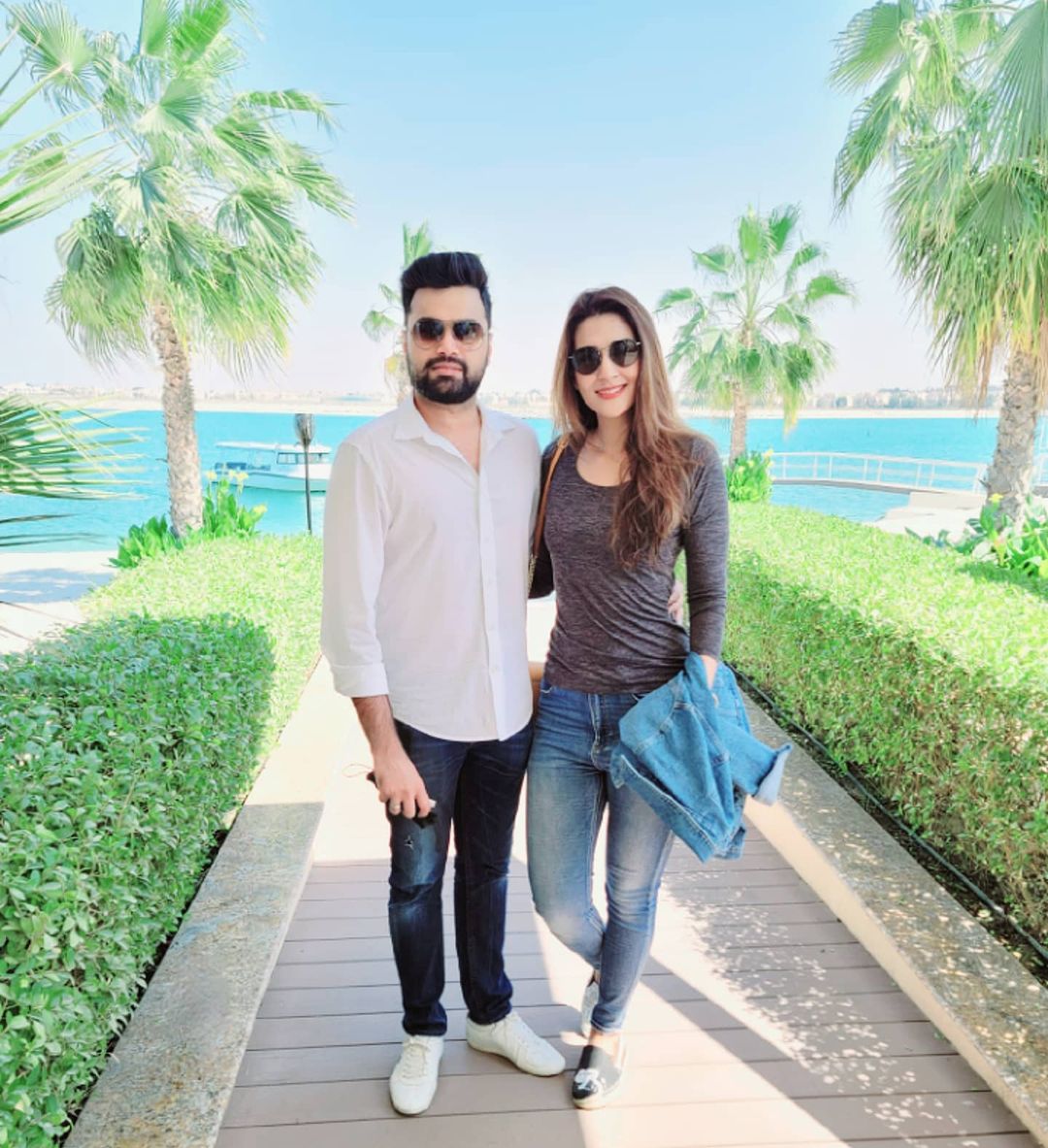Rabab Hashim's Latest Pictures With Her Husband | Reviewit.pk