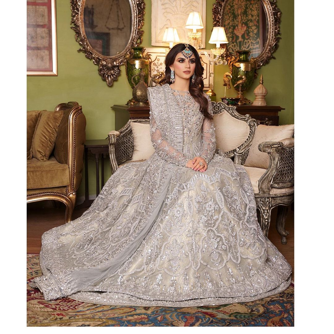 Zubab Rana Looking Ethereal In Her Recent Bridal Shoot | Reviewit.pk