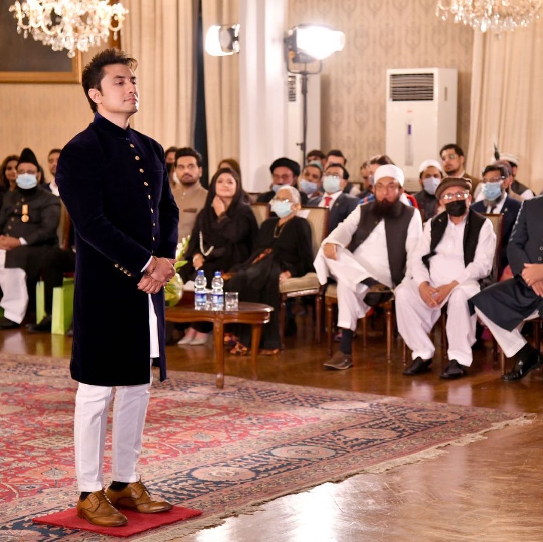 Ali Zafar Thanks His Fans After Receiving Pride Of Performance Award ...