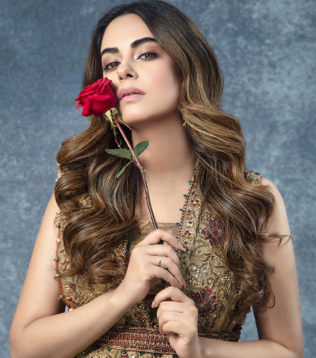 Amar Khan Looks Like A Dream In Her Latest Pictures | Reviewit.pk