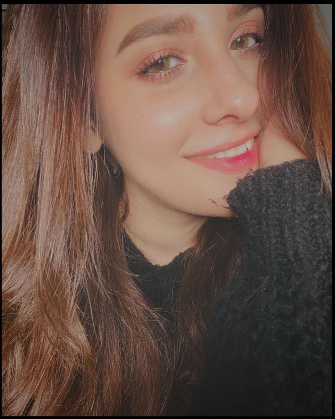 Cute Candid Photos of Hina Altaf - Latest Clicks | Reviewit.pk