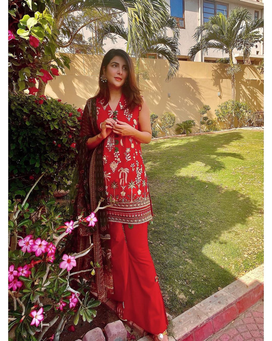 Areeba Habib Three Beautiful Looks | Reviewit.pk