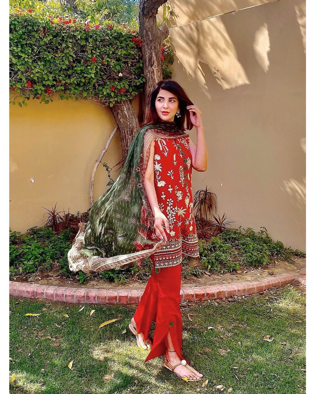Areeba Habib Three Beautiful Looks | Reviewit.pk