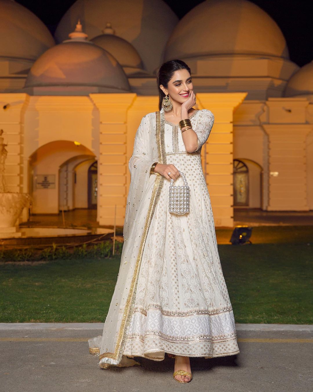 Maya Ali Flaunting Beautiful White Pishwas At A Wedding | Reviewit.pk