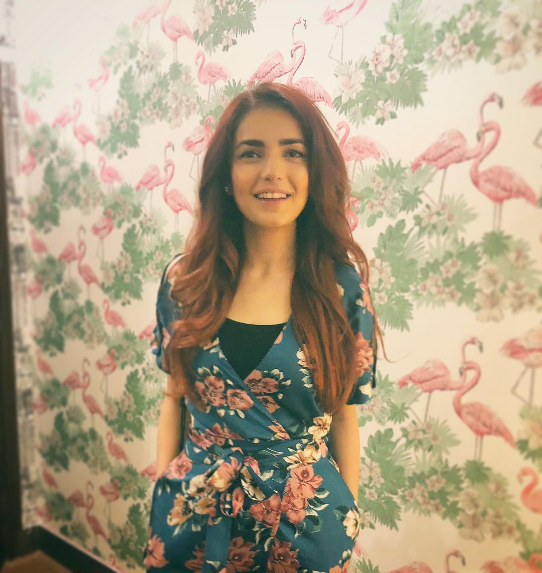 20 Latest Photos of Momina Mustehsan | Reviewit.pk