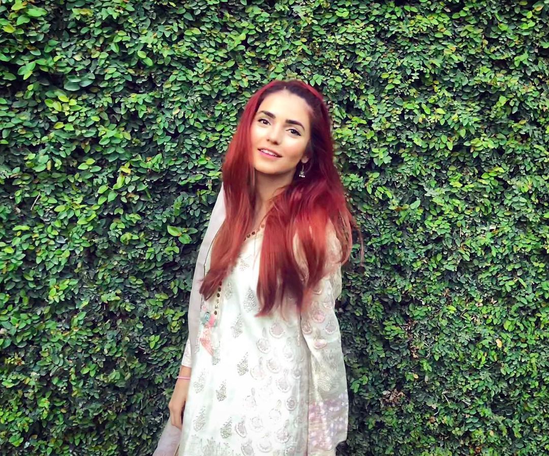 20 Latest Photos of Momina Mustehsan | Reviewit.pk