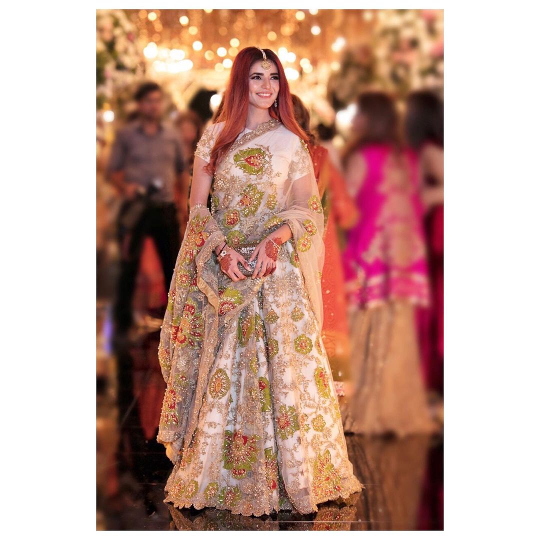 20 Latest Photos of Momina Mustehsan | Reviewit.pk
