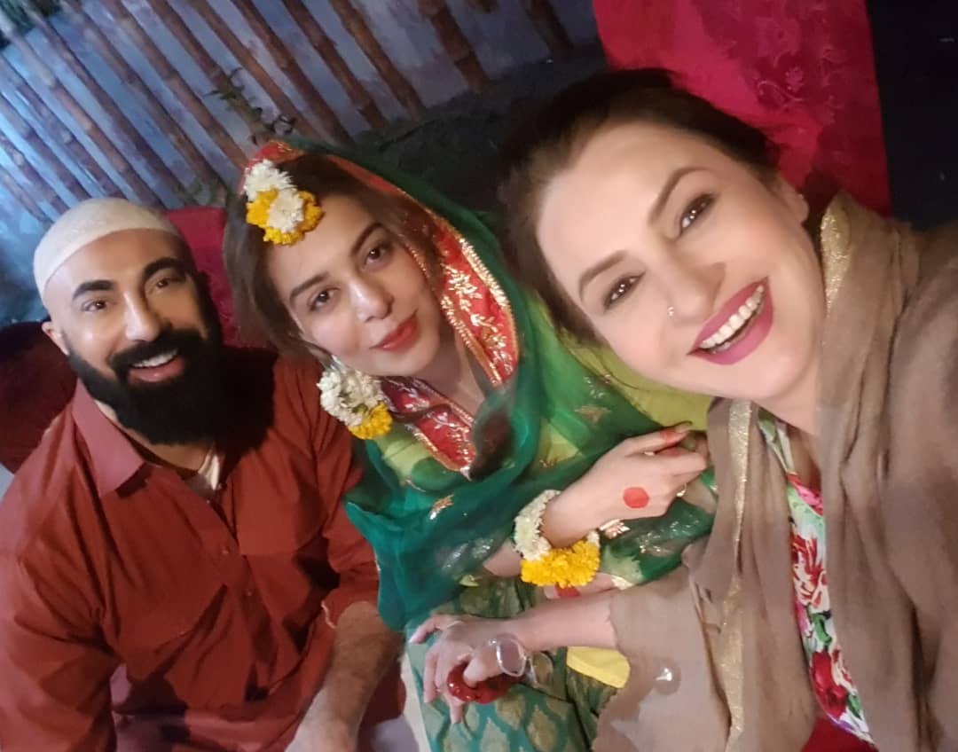 Beautiful Pictures of Saba Faisal With Co-Actors | Reviewit.pk