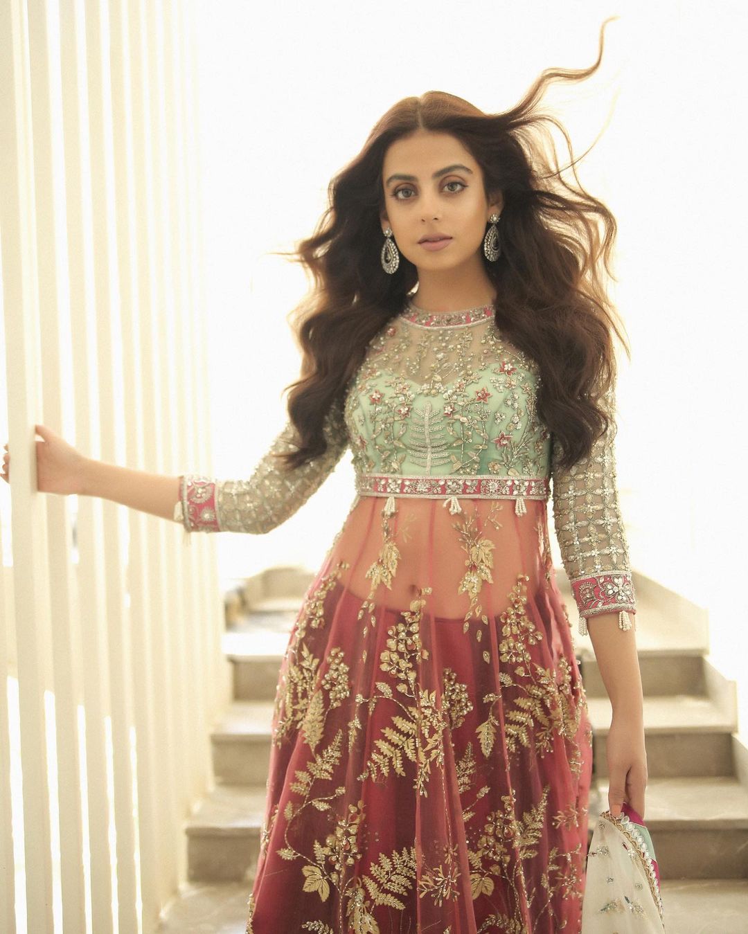 Yashma Gill Shared The Sad Story About Her First Heartbreak | Reviewit.pk