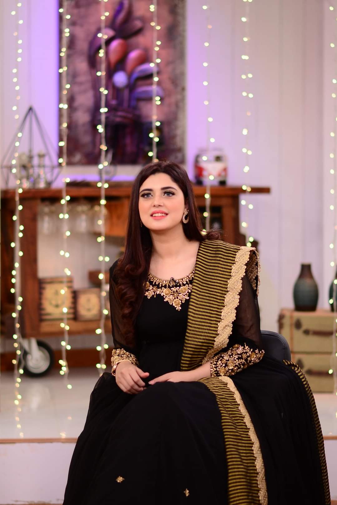 Zulqarnain Chaudhry Doing Wife Kanwal Aftab's Make Up | Reviewit.pk
