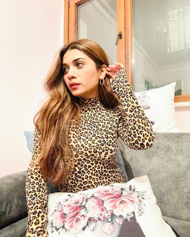 Mahi Baloch Sizzles In Her Latest Fashion Shoot | Reviewit.pk