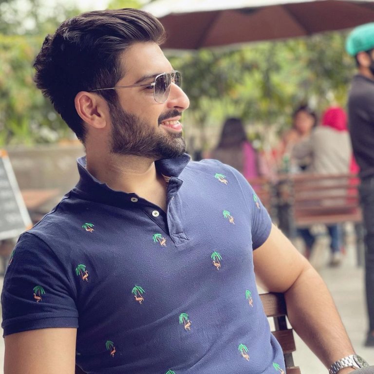 Muneeb Butt Celebrates His Birthday With Friends And Family | Reviewit.pk