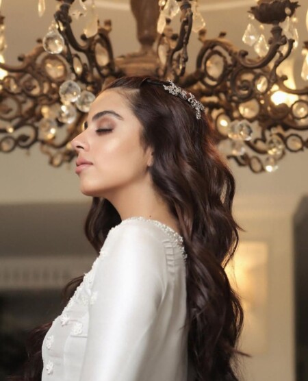 15 Beautiful Dresses Worn By Pakistani Actresses This Ramzan | Reviewit.pk