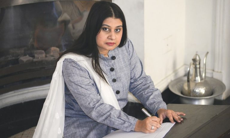 Here Is What Amna Mufti Has To Say About Her Meeting With PM Imran Khan ...