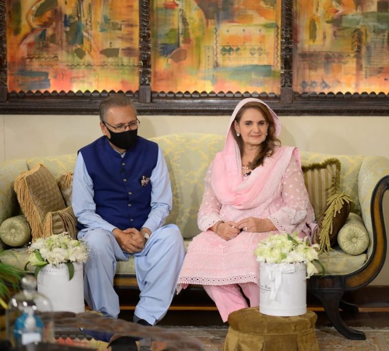 President Arif Alvi With Wife Samina Alvi At Shan-e-Sahoor | Reviewit.pk