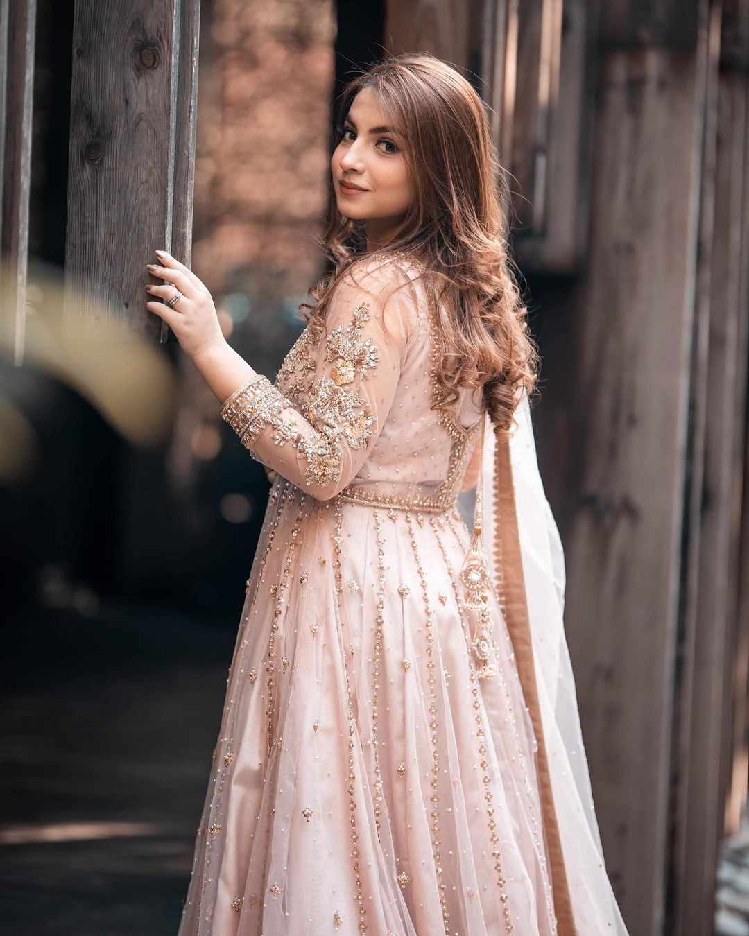Dananeer Mobeen Looks Radiant In Her Recent Photoshoot | Reviewit.pk