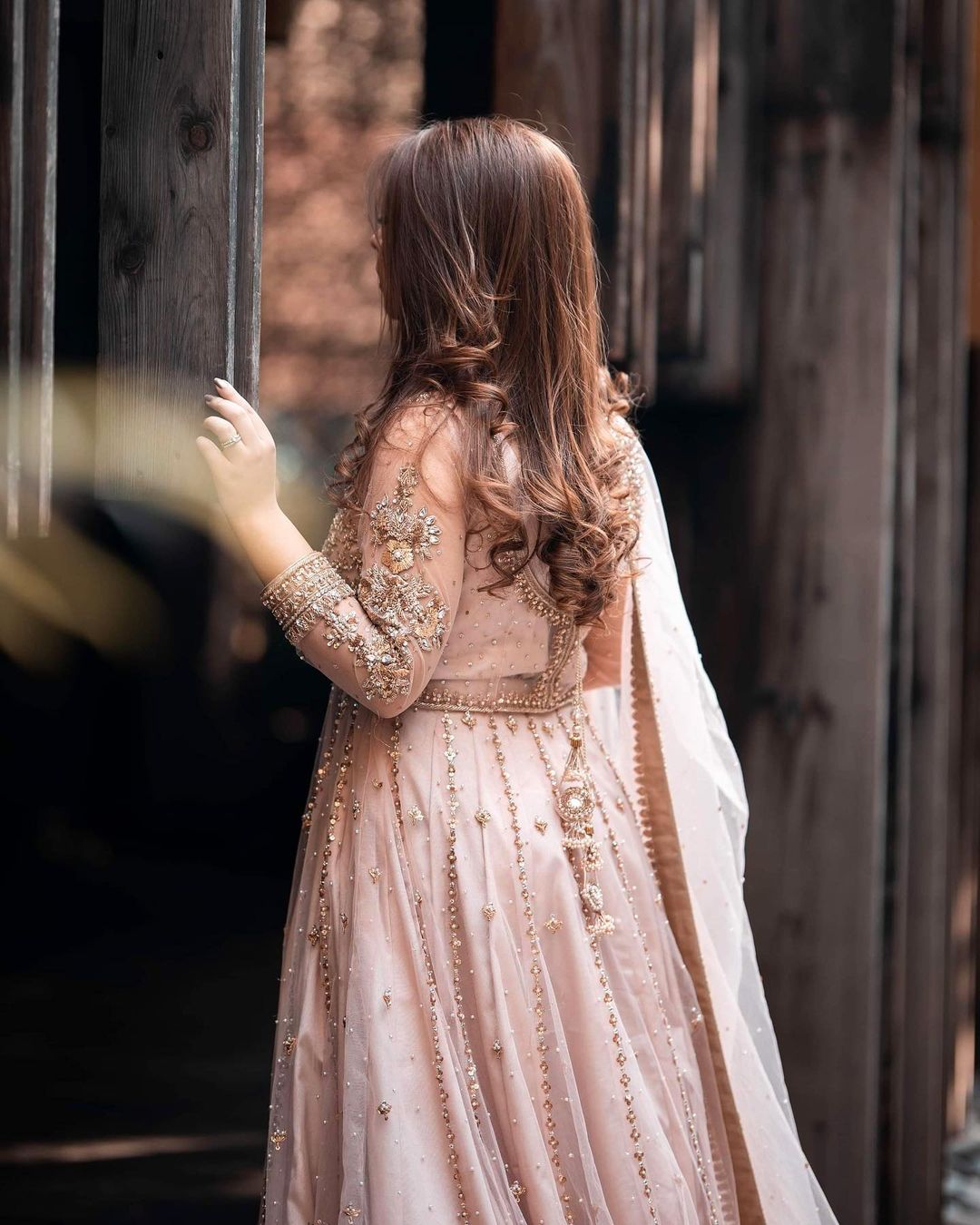 Dananeer Mobeen Looks Radiant In Her Recent Photoshoot | Reviewit.pk