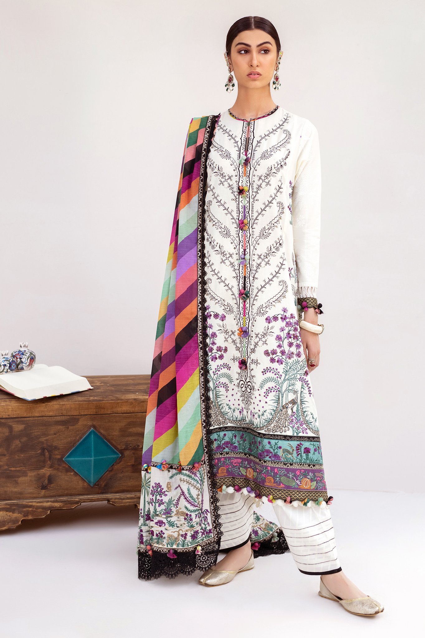 Elan Lawn Spring/Summer Collection 2021 - Pictures And Prices | Reviewit.pk