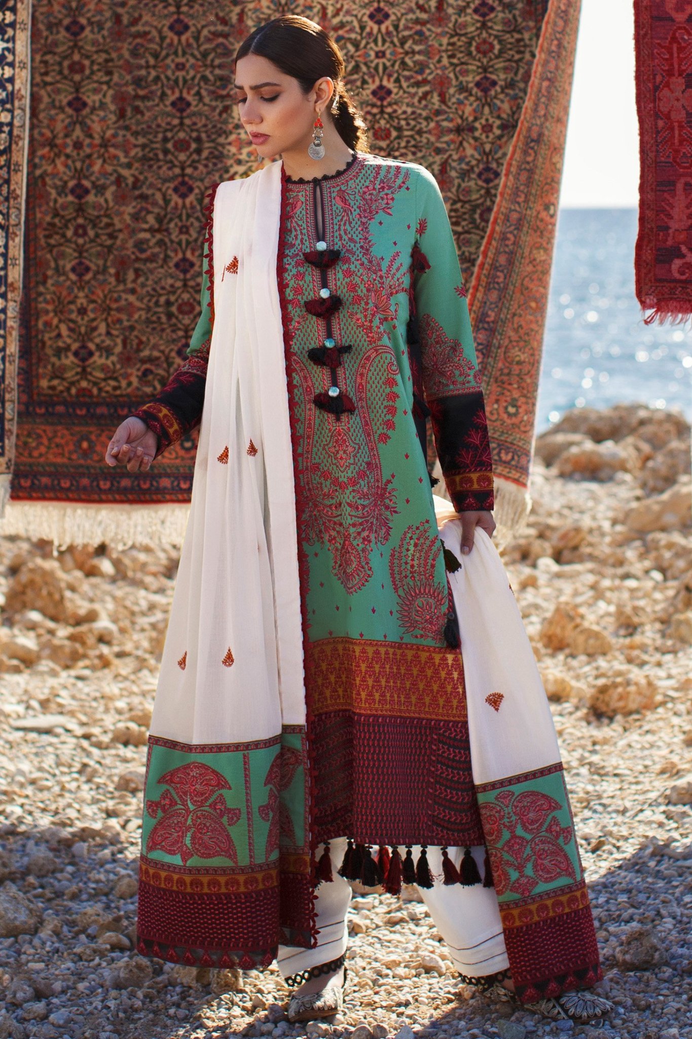 Elan Lawn Spring/Summer Collection 2021 - Pictures And Prices | Reviewit.pk