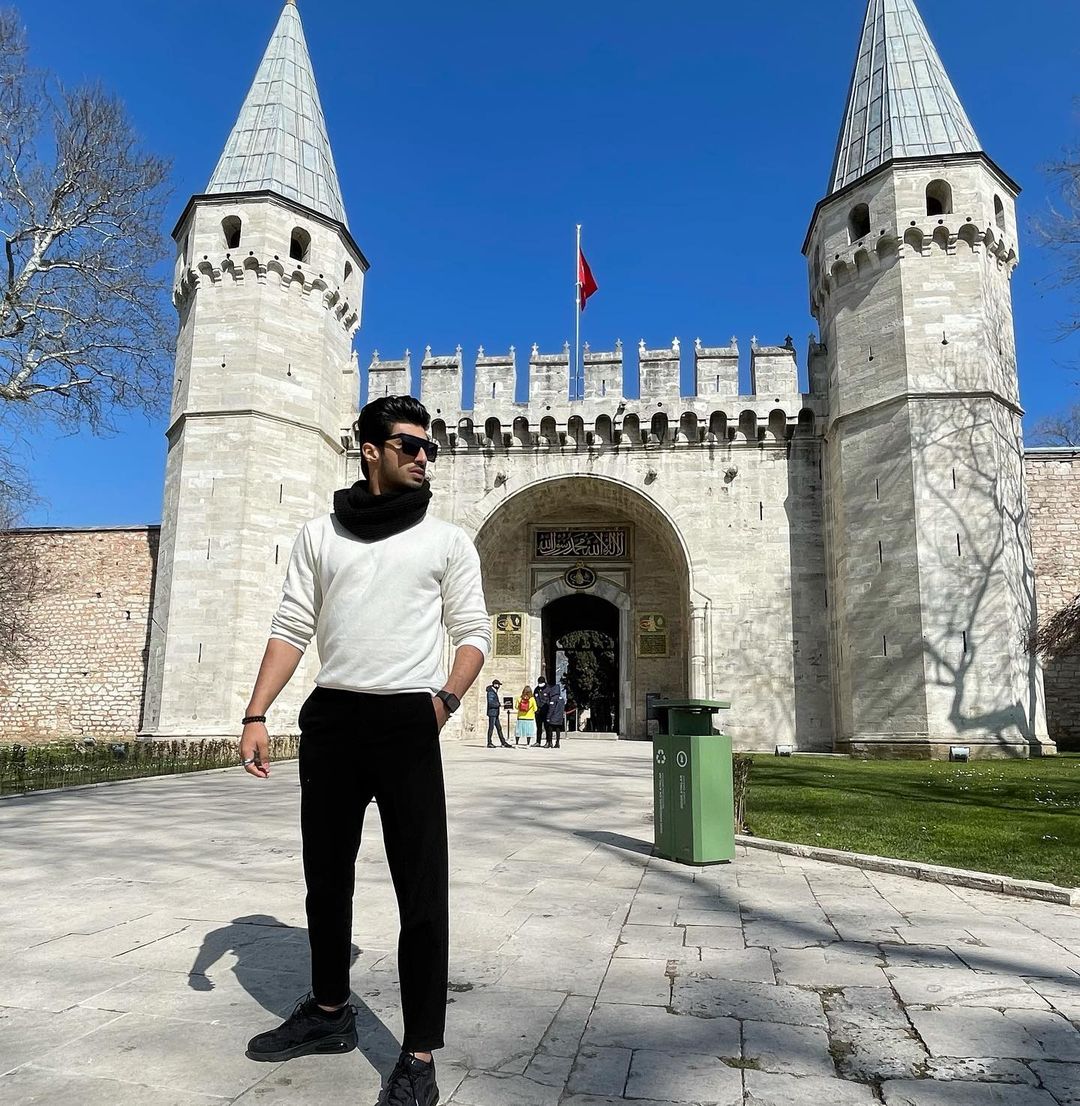 Actor Farhan Malhi Vacationing In Turkey | Reviewit.pk