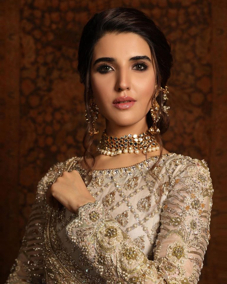 Hareem Farooq Looks Undeniably Gorgeous In Her Latest Shoot | Reviewit.pk