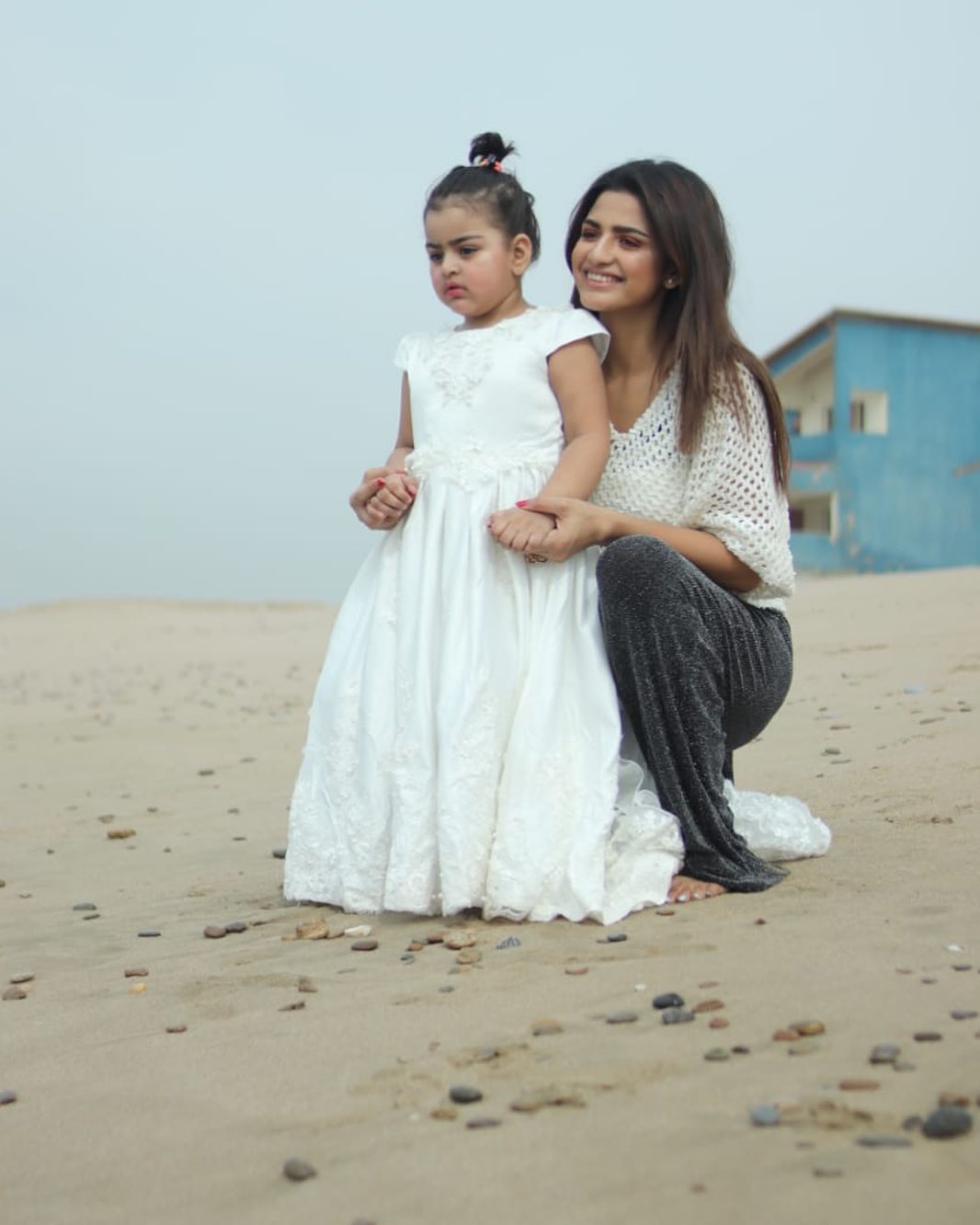 Chupke Chupke Famed Hira Soomro Beautiful Pictures With Her Daughter ...
