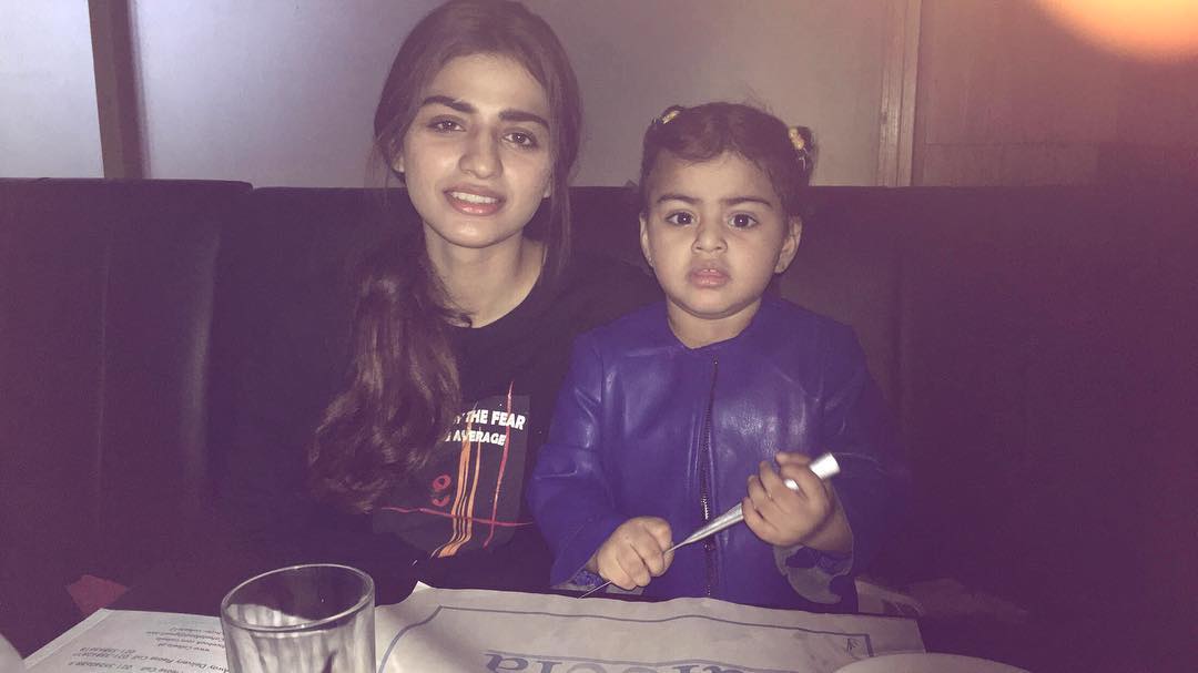Chupke Chupke Famed Hira Soomro Beautiful Pictures With Her Daughter ...