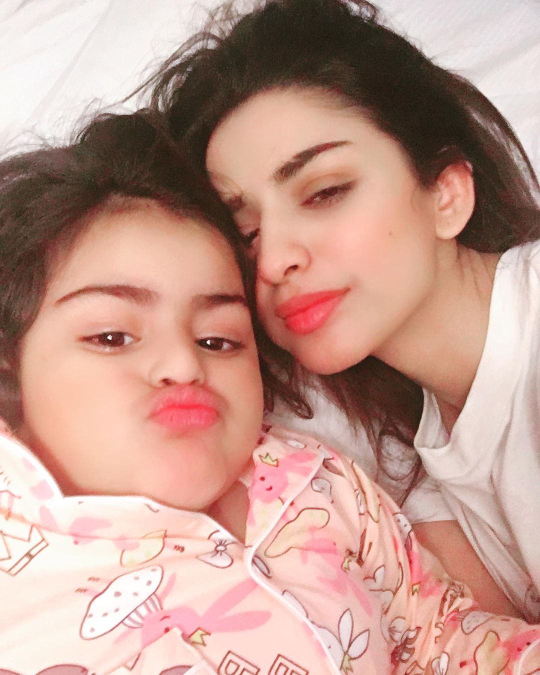 Chupke Chupke Famed Hira Soomro Beautiful Pictures With Her Daughter ...