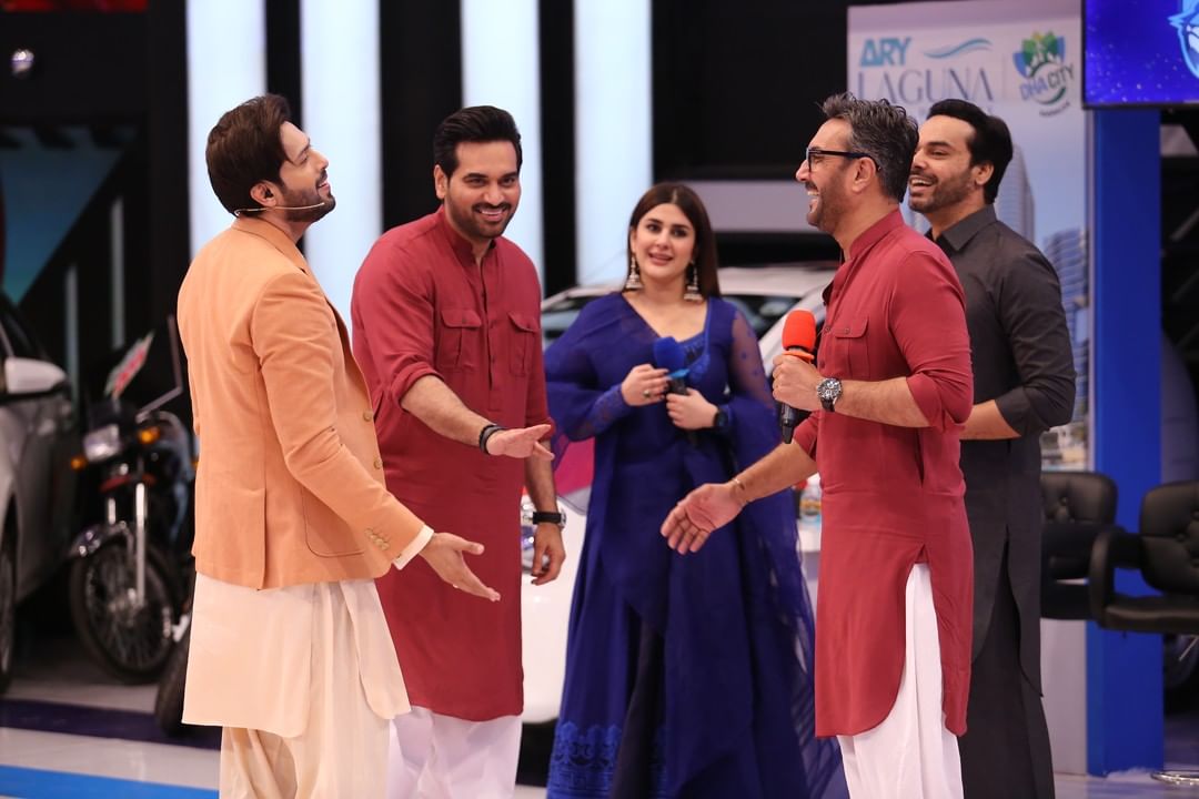 Celebrities' Pictures From The Set Of Jeeto Pakistan | Reviewit.pk