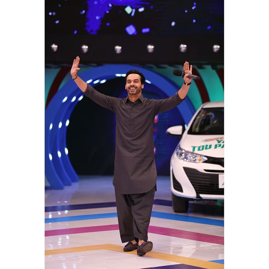 Celebrities' Pictures From The Set Of Jeeto Pakistan | Reviewit.pk