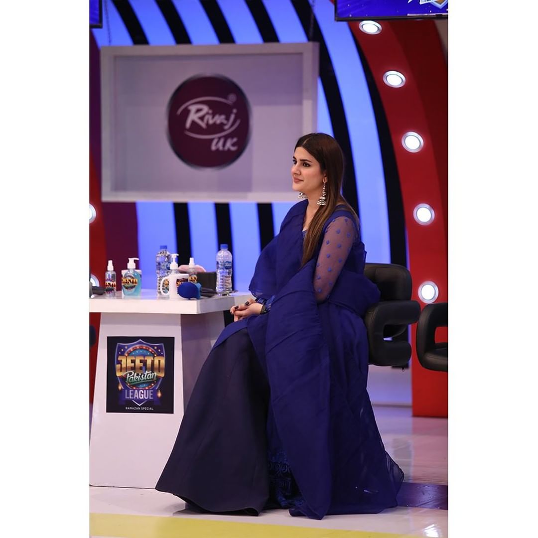 Celebrities' Pictures From The Set Of Jeeto Pakistan | Reviewit.pk