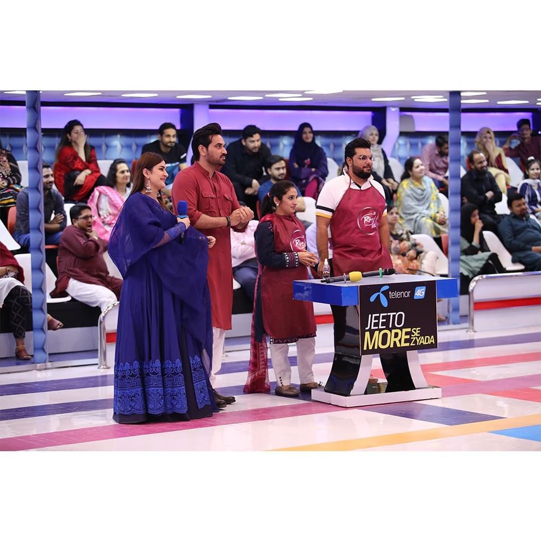 Celebrities' Pictures From The Set Of Jeeto Pakistan | Reviewit.pk