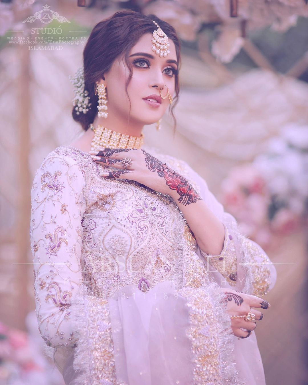 Kanwal Aftab Pulling Off Traditional Nikkah Look Like a Pro | Reviewit.pk