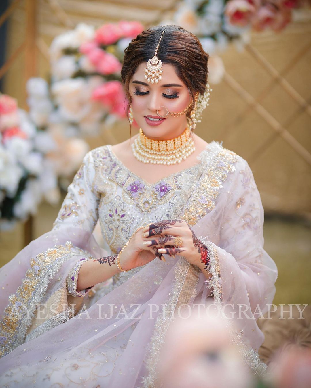 Kanwal Aftab Pulling Off Traditional Nikkah Look Like a Pro | Reviewit.pk