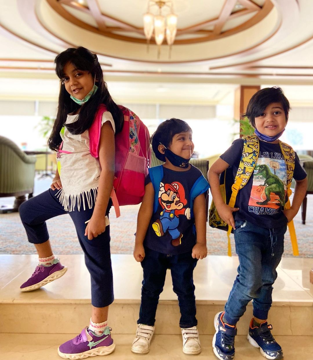 Khalid Malik Beautiful Pictures With Family | Reviewit.pk