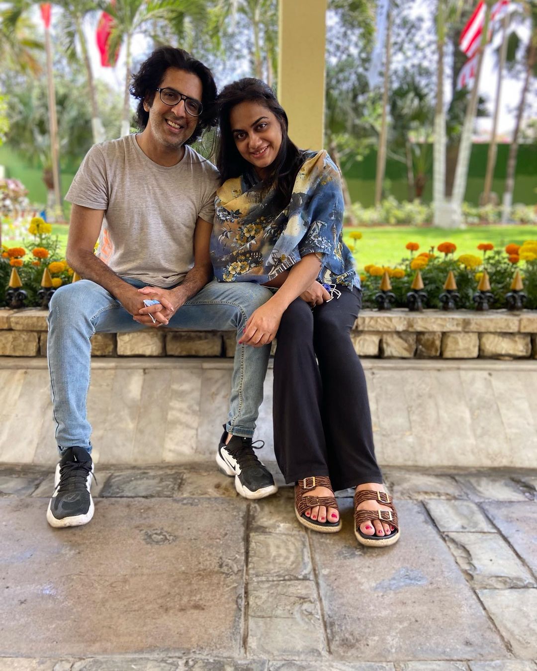 Khalid Malik Beautiful Pictures With Family | Reviewit.pk