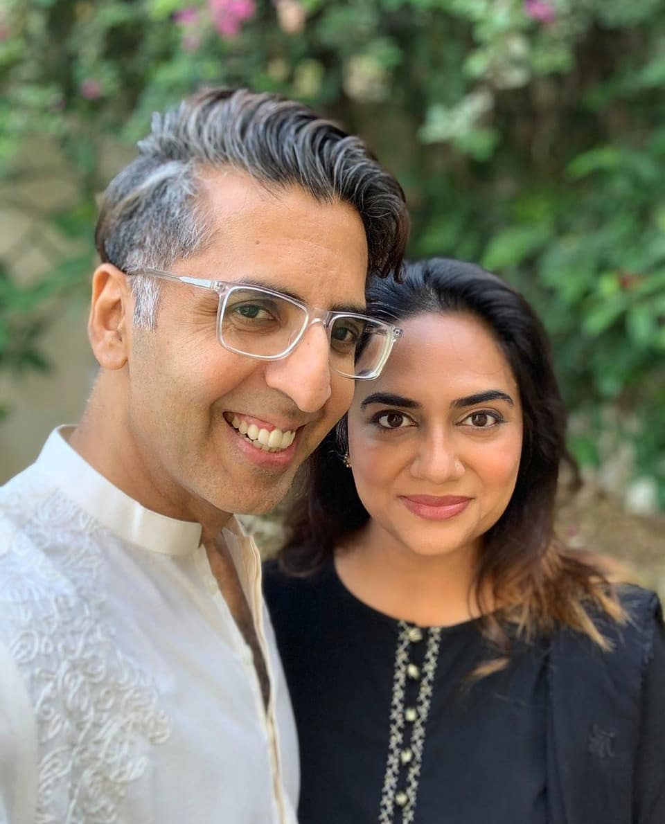 Khalid Malik Beautiful Pictures With Family | Reviewit.pk