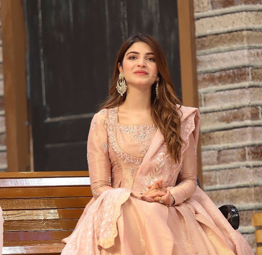 Kinza Hashmi And Fahad Sheikh Spotted Together At Jeeway Pakistan ...