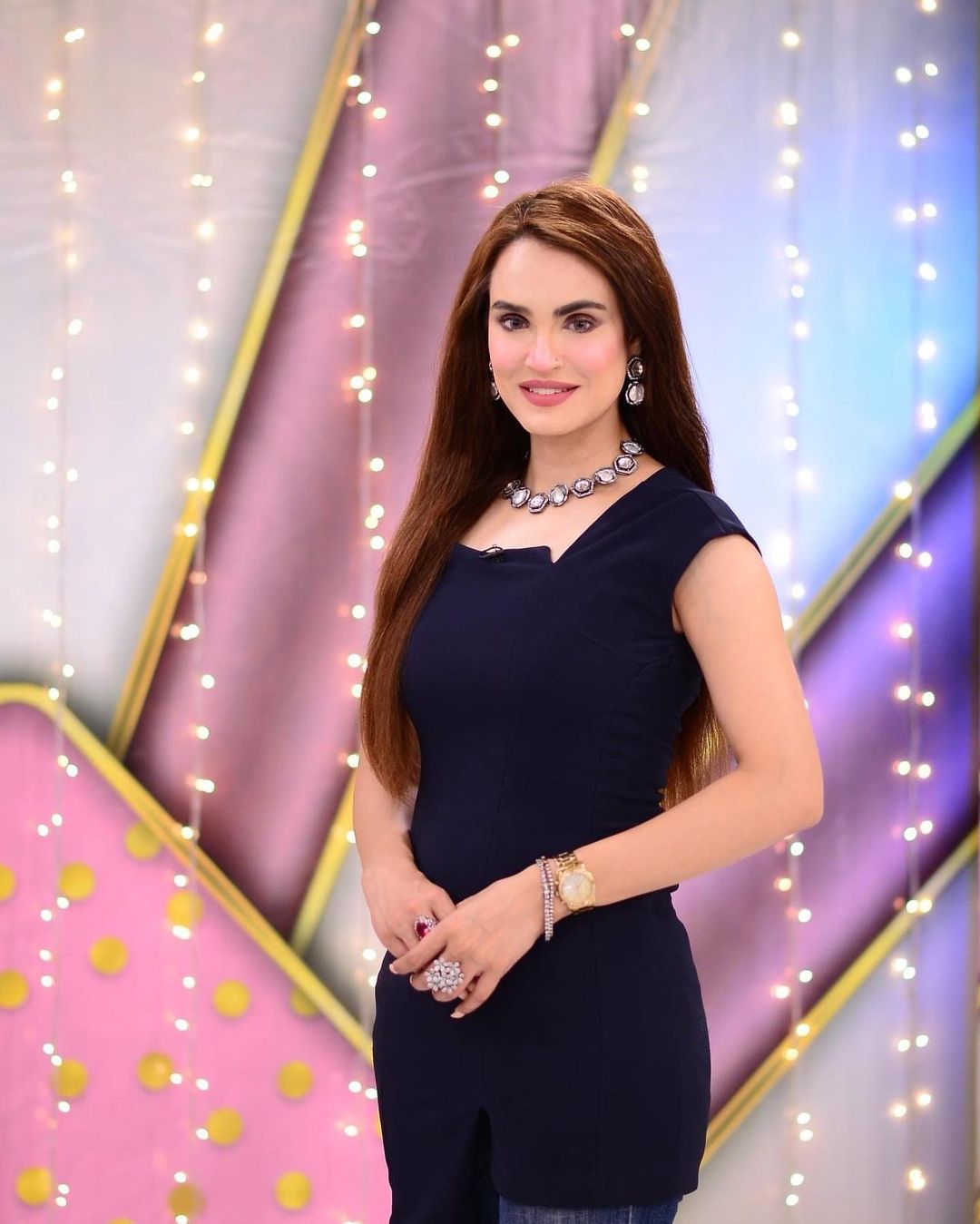 Nadia Hussain Supports Cosmetic Surgery | Reviewit.pk