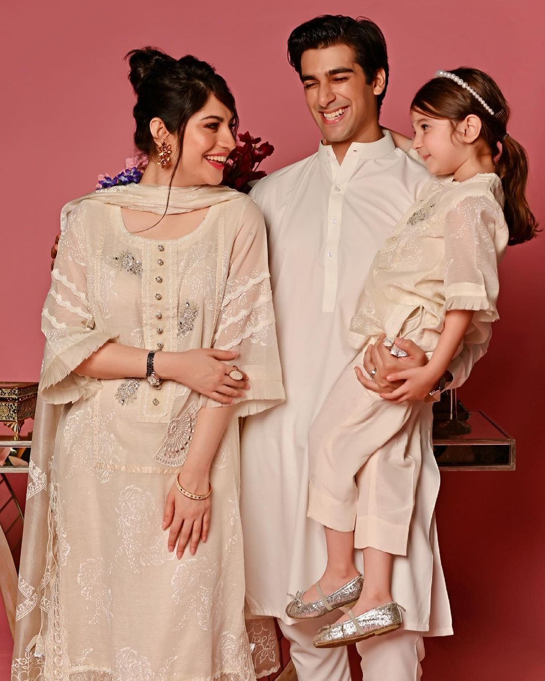 Neelam Muneer Looked Bewitching In Recent Photoshoot | Reviewit.pk