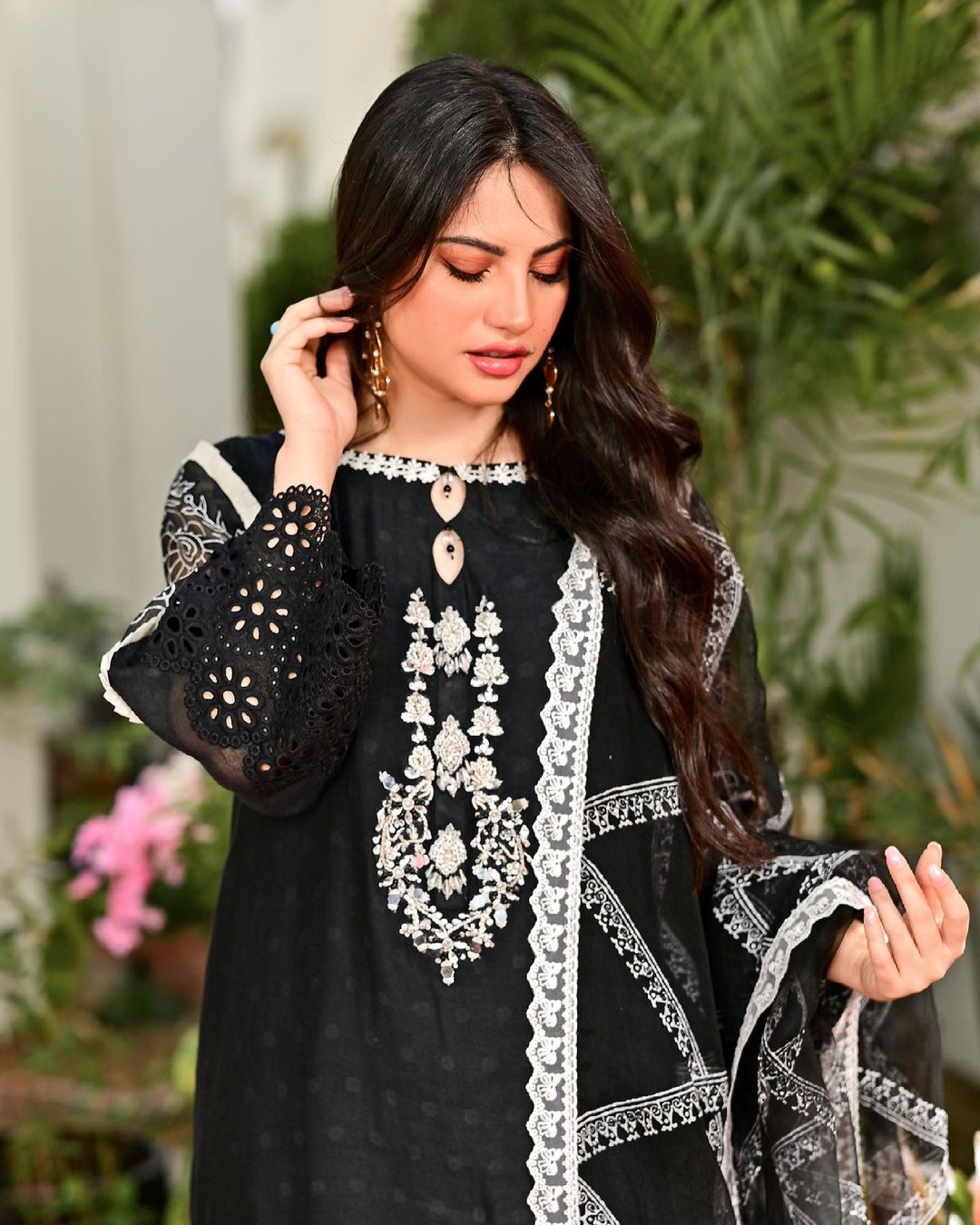 Neelam Muneer Looked Bewitching In Recent Photoshoot | Reviewit.pk