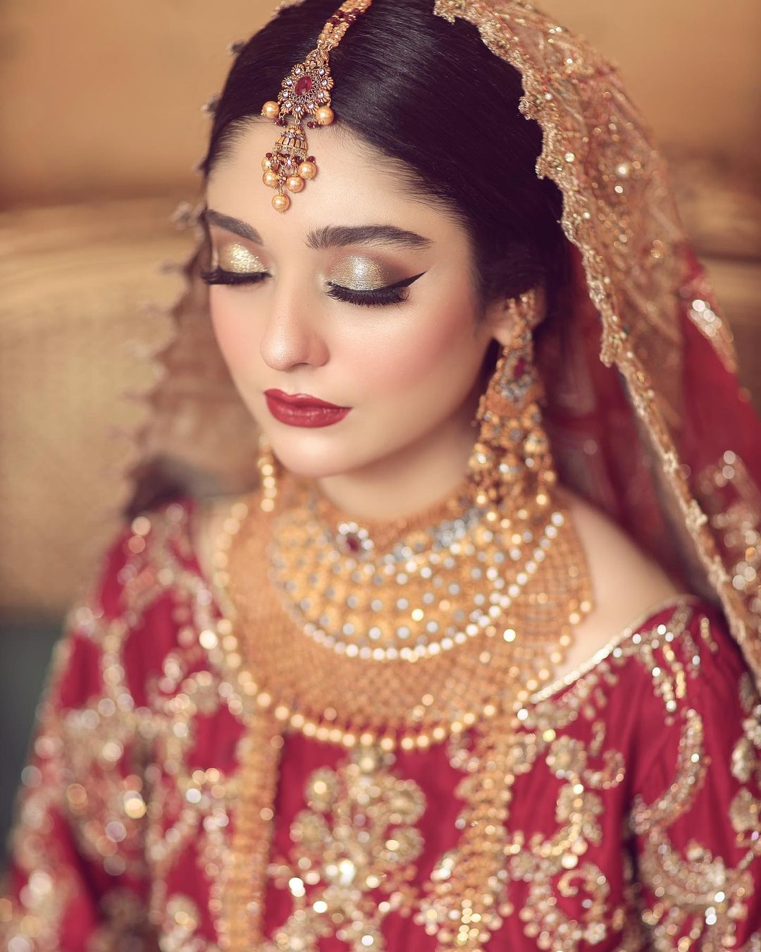 Noor Khan Looks Ravishing In Her Latest Bridal Shoot | Reviewit.pk