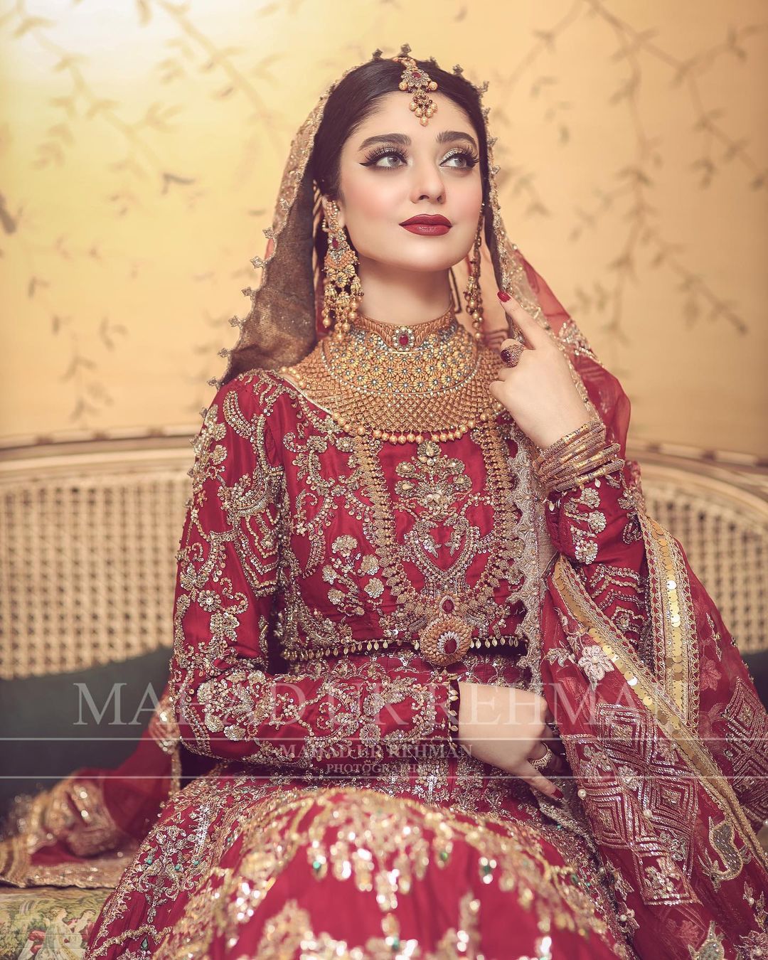 Noor Khan Looks Ravishing In Her Latest Bridal Shoot | Reviewit.pk