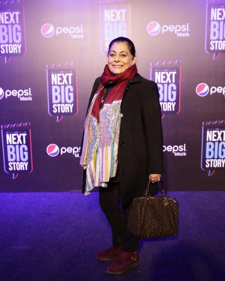 Simi Raheal Teaches How To Get Instant Fame | Reviewit.pk