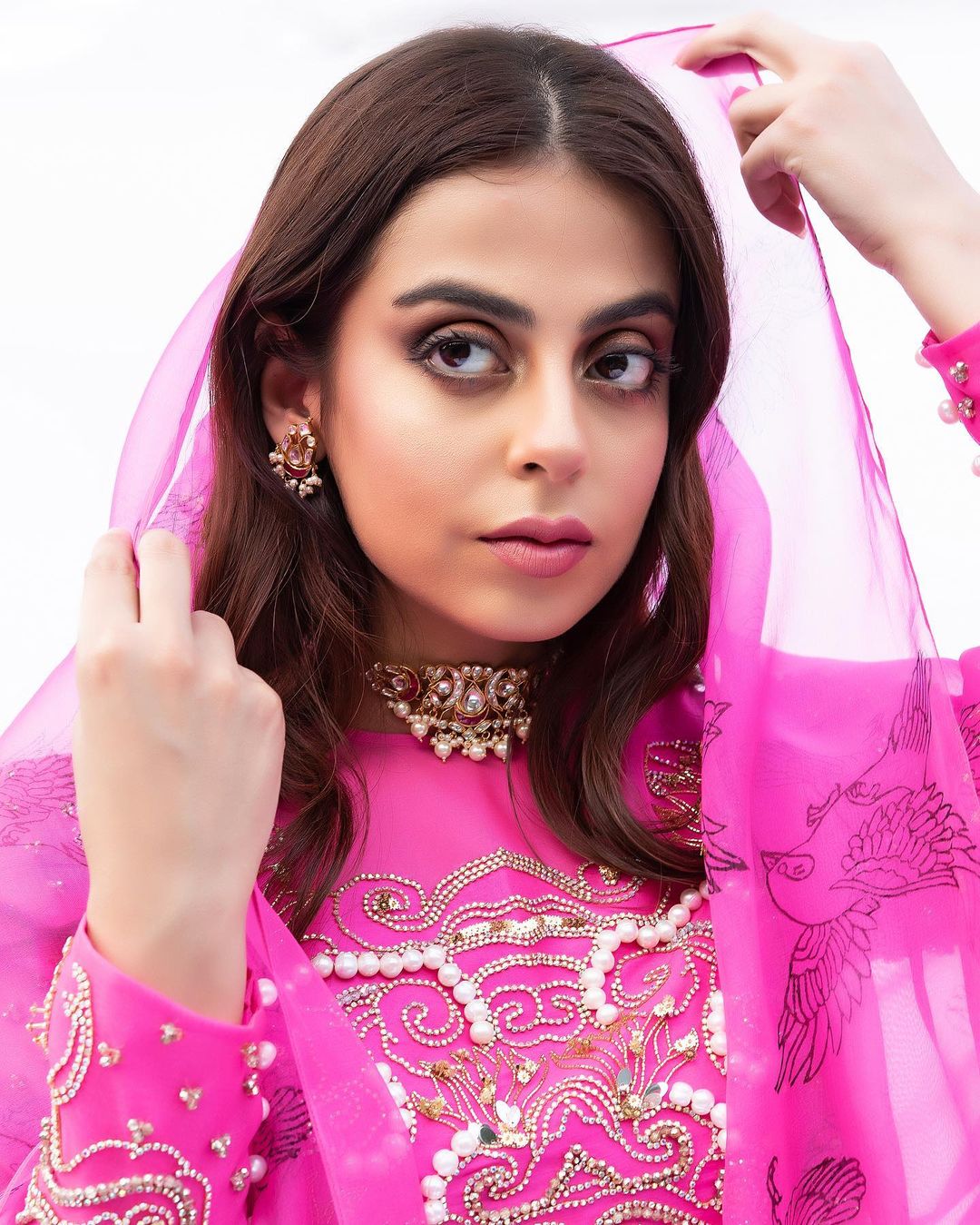 Yashma Gill Looks Drop Dead Gorgeous In Her Latest Shoot | Reviewit.pk