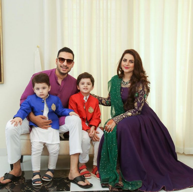 Fatima Effendi Eid Pictures With Family | Reviewit.pk