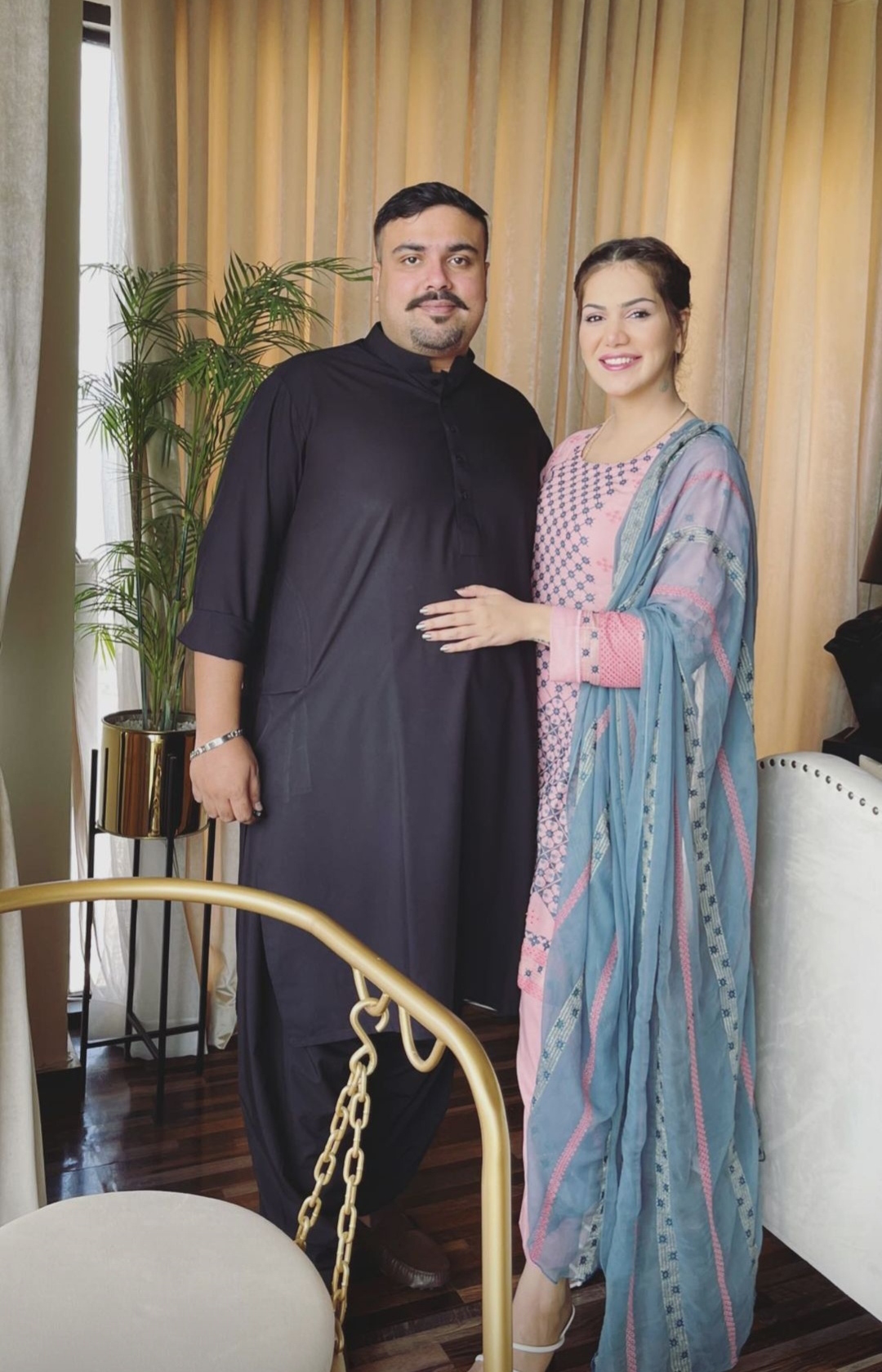 Public Reaction On Ghana Ali's Recent Picture With Husband | Reviewit.pk