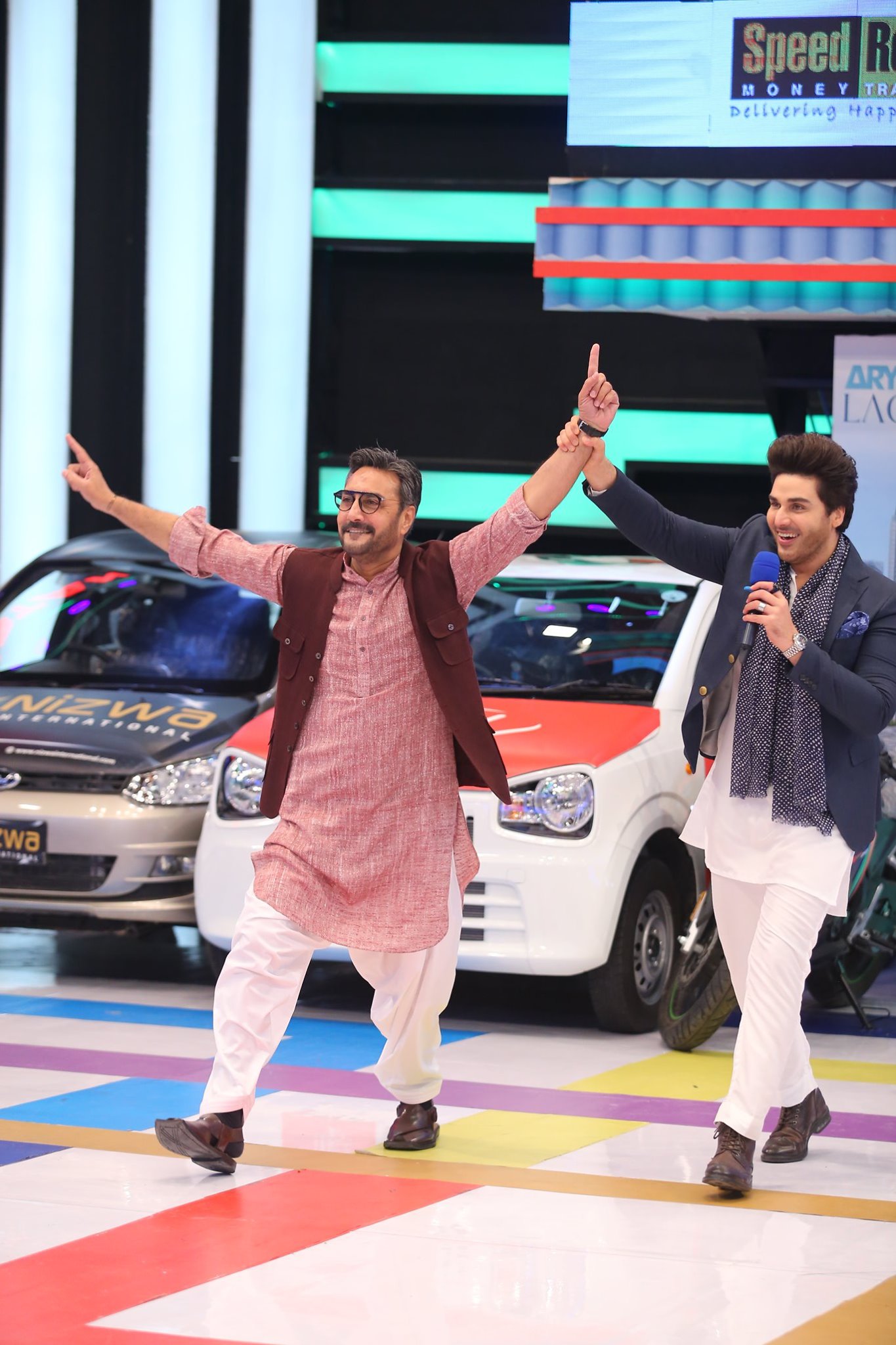 Amazing Clicks From Star Studded Set Of JPL Grand Finale | Reviewit.pk